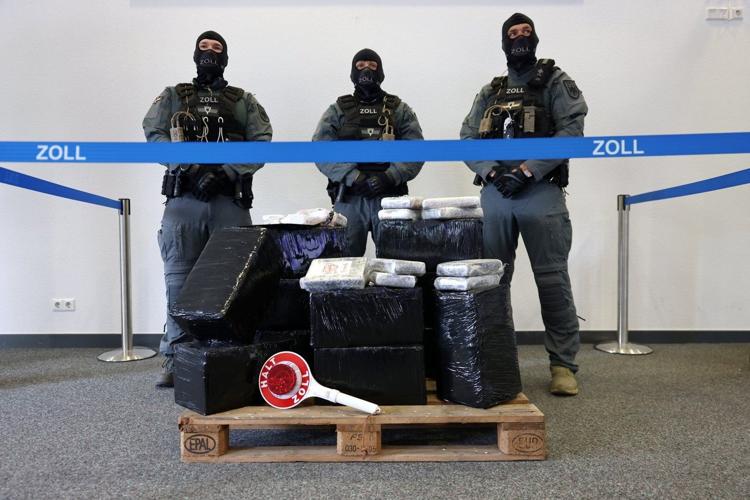 Germany seizes tons of cocaine and suspects are arrested in Spain