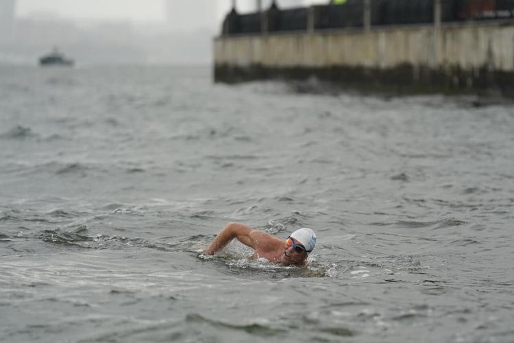 Hudson River swimmer completes 507-km trek, conquering fatigue, choppy ...