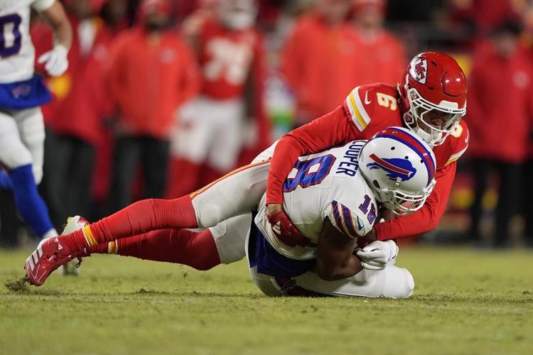 The Chiefs get more Mahomes magic and advance to 3rd straight Super Bowl, beating the Bills 32-29
