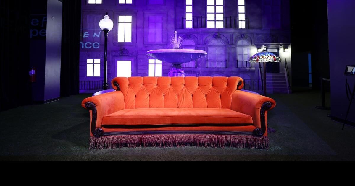 Celebrity sofas — think ‘Friends’ and ‘The Big Bang Theory’ — honour ...