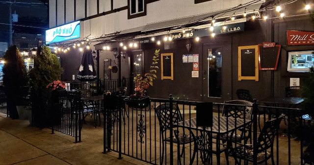 12 sports bars in Toronto for watching the Blue Jays game