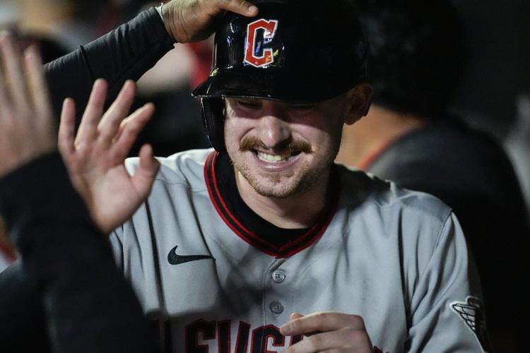 Naylor drives in 4 as Guardians beat Twins 6-2 for eighth straight victory