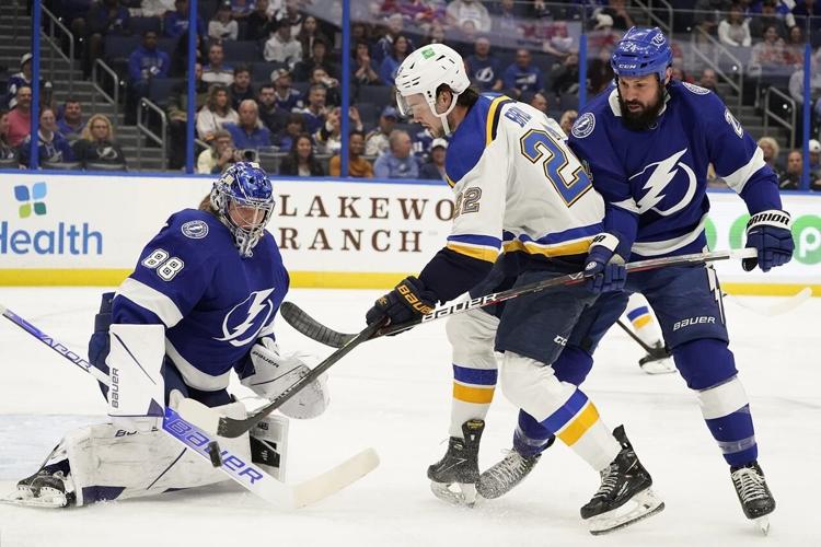 Hedman has 2 goals, 1 assist as Lightning beat Blues 4-2