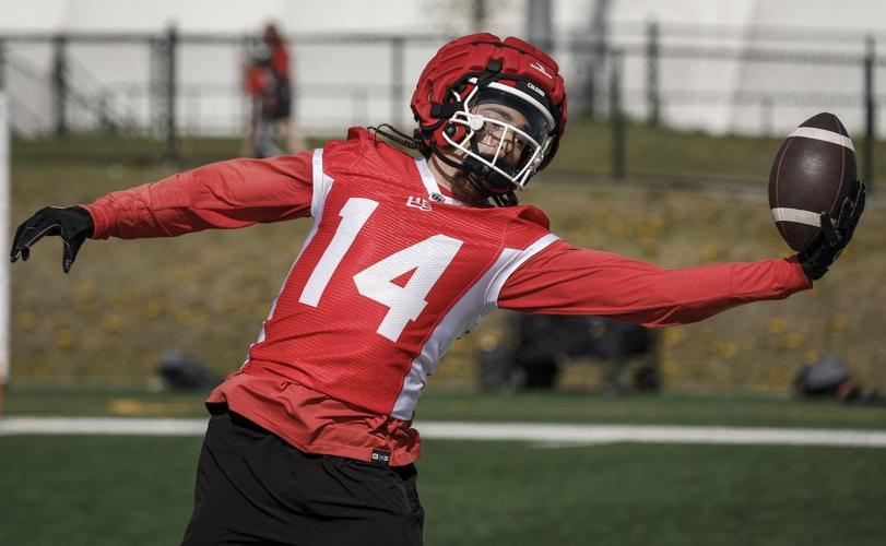 Calgary Stampeders re-sign Canadian wide receiver Clark Barnes