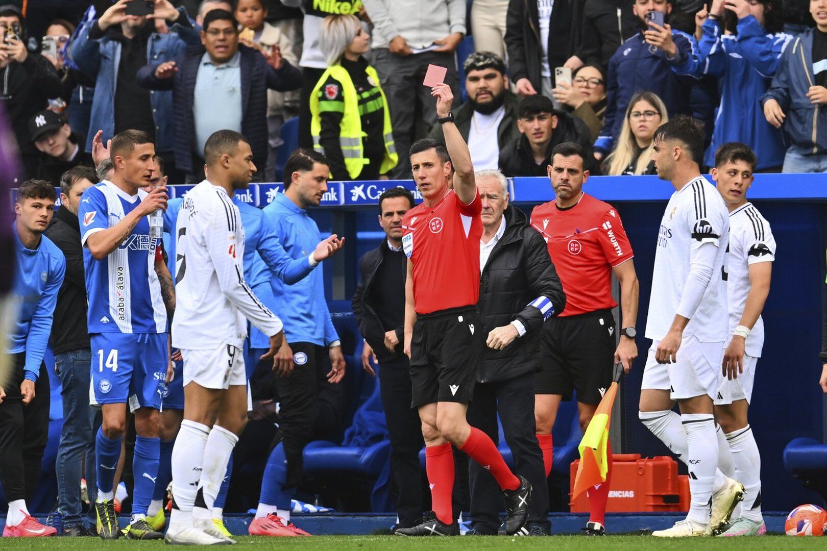 Mbappé sent off in the 1st half but Real Madrid beats Alaves in Spanish ...