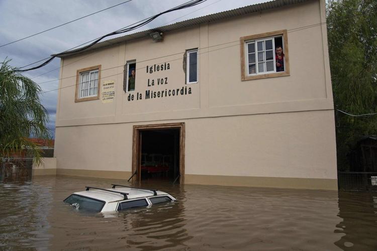 AP PHOTOS: Heavy rainfall floods Argentine highways, forces evacuations
