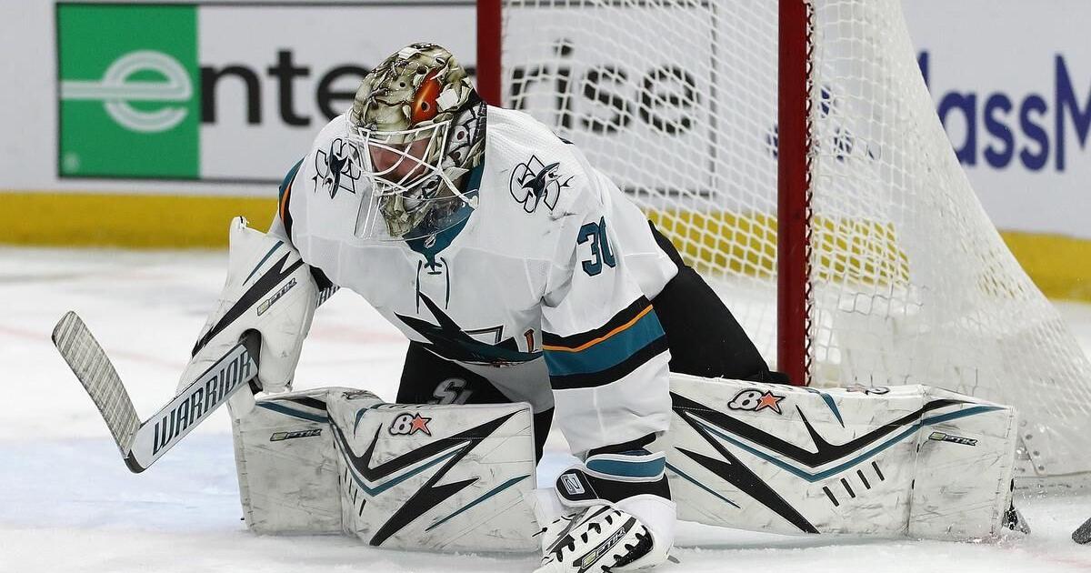 Maple Leafs sign goaltender Aaron Dell to one-year deal