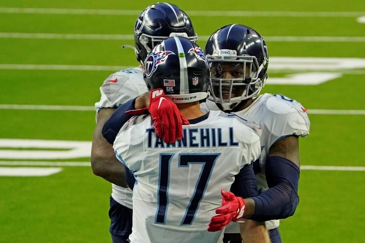 Derrick Henry becomes 8th player with 2,000 yards rushing
