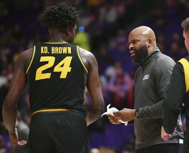 Missouri fires hoops coach Cuonzo Martin after 5 seasons