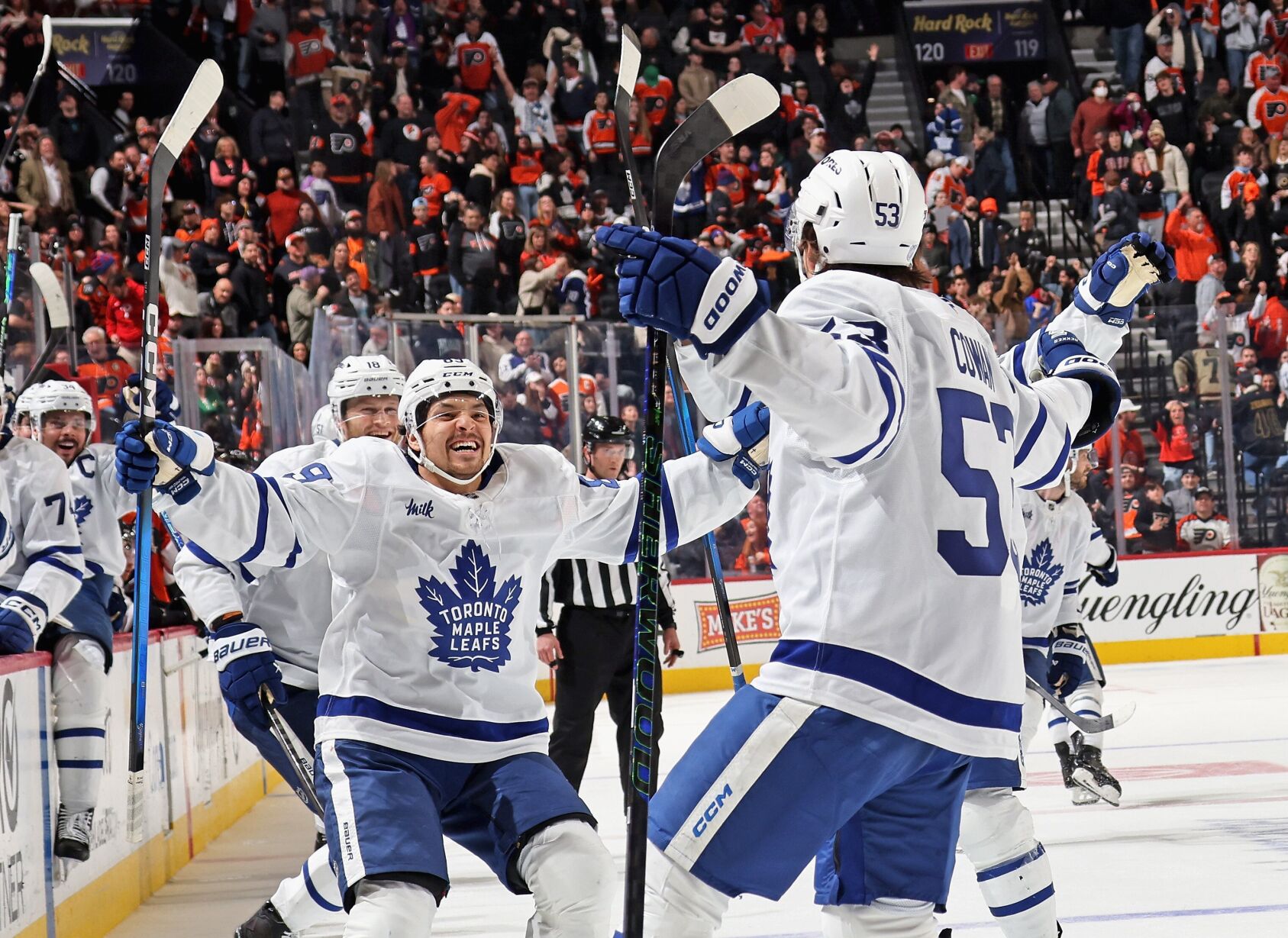 Maple Leafs vs. Flyers: Laughton shows you can go home again