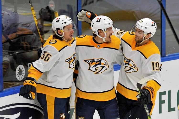 Lightning raise banner for fans, beat Predators 6-3