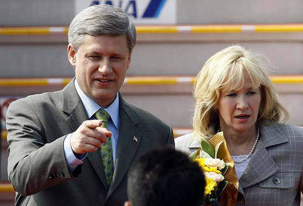G8 must unite on Zimbabwe: Harper