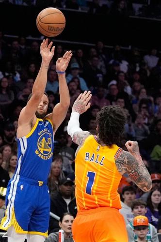 Stephen Curry scores 26 in annual homecoming game as Warriors top ...