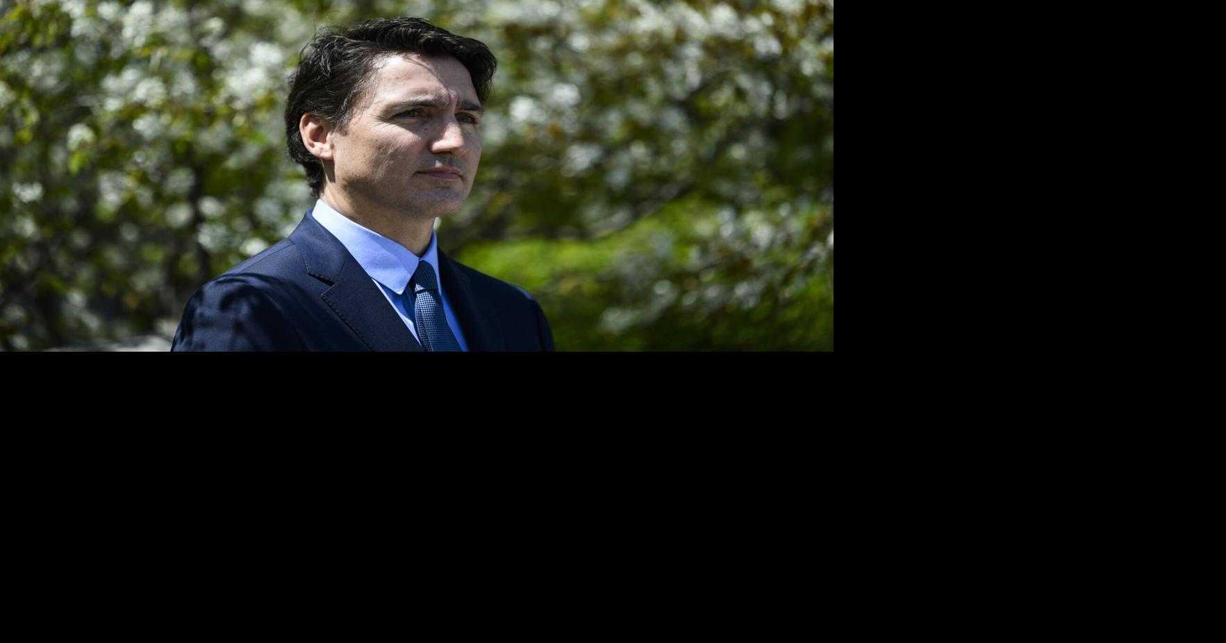 Trudeau meets with military helping with Alberta wildfires