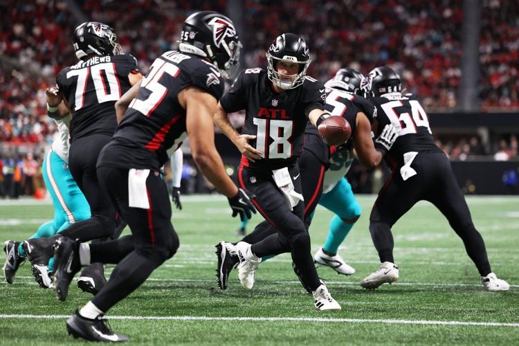 Tua Tagovailoa throws 4 TD passes as Dolphins overwhelm Falcons 34-10 ...