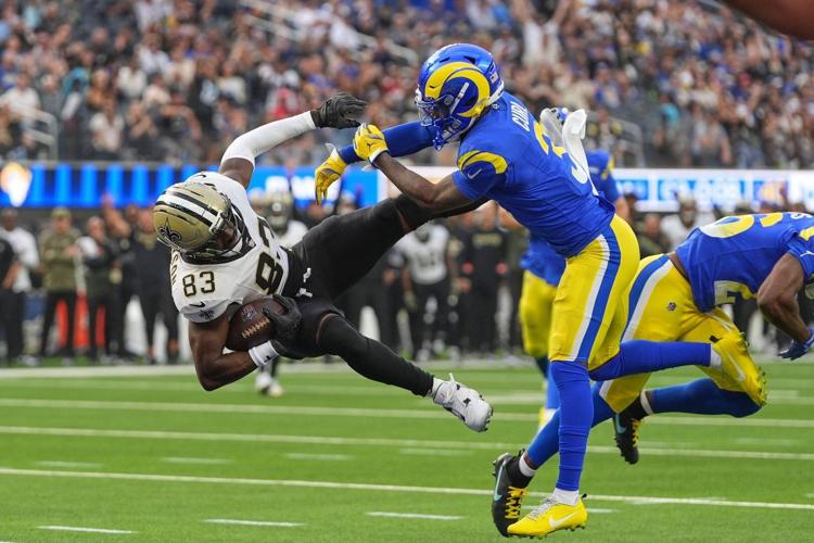Matthew Stafford hits Davante Adams with 2 of his 4 TD passes while the ...