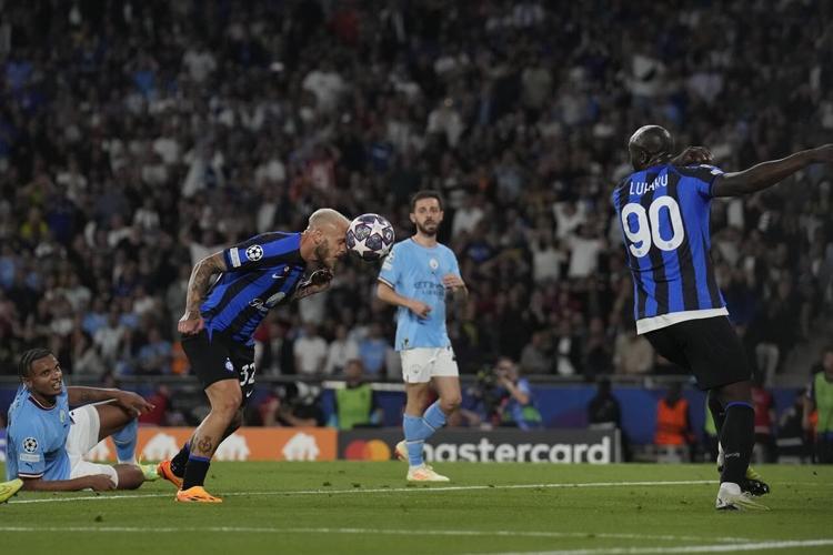Romelu Lukaku’s late miss caps tough-luck Champions League loss for ...