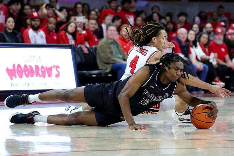 Emanuel Sharp scores 23, No. 7 Houston beats Jackson State 80-38