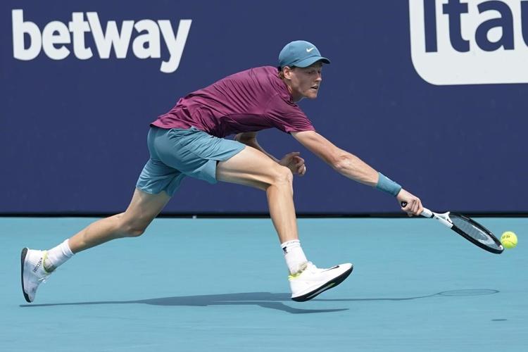 Elena Rybakina hits 10 aces in Miami for 12th straight win