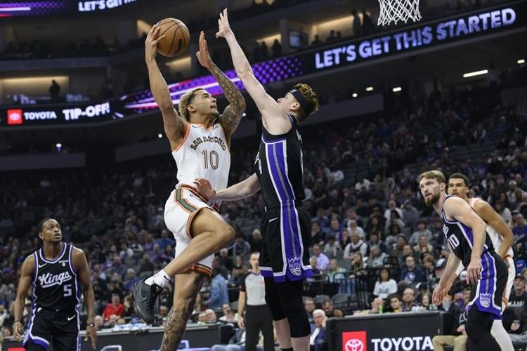 Domantas Sabonis has 19th triple-double to help Kings beat Spurs 127-122
