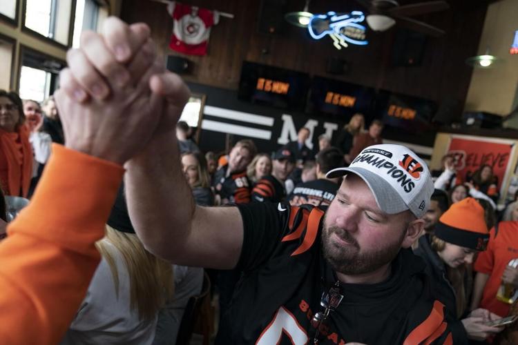 Bengals fans turn out in Cincinnati to watch Super Bowl