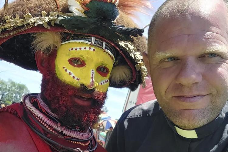 Pope to meet Papua New Guinea Catholics who embrace both Christianity ...