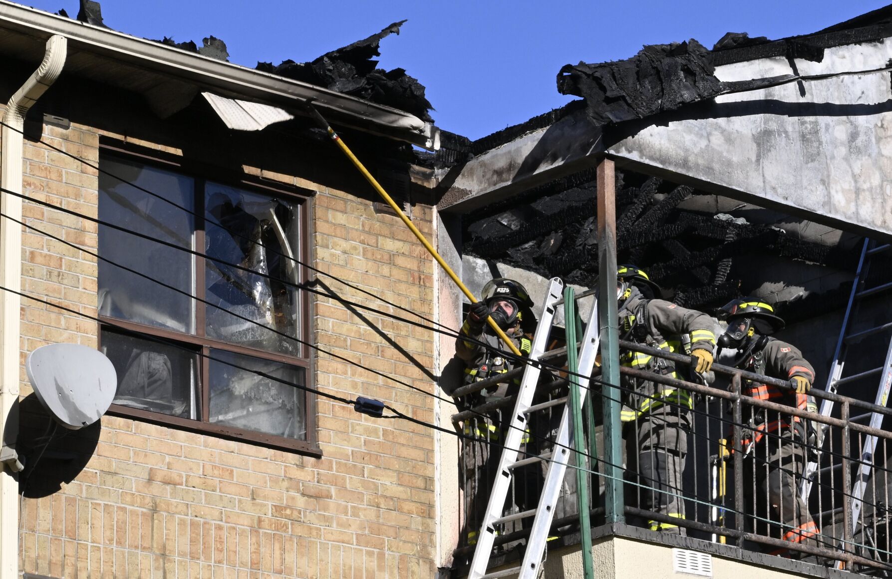 Apartment fire causes smoke near Billy Bishop airport