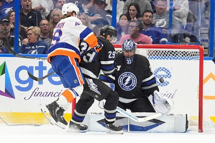 Sorokin stops 32 shots as Islanders shutout Lightning 2-0