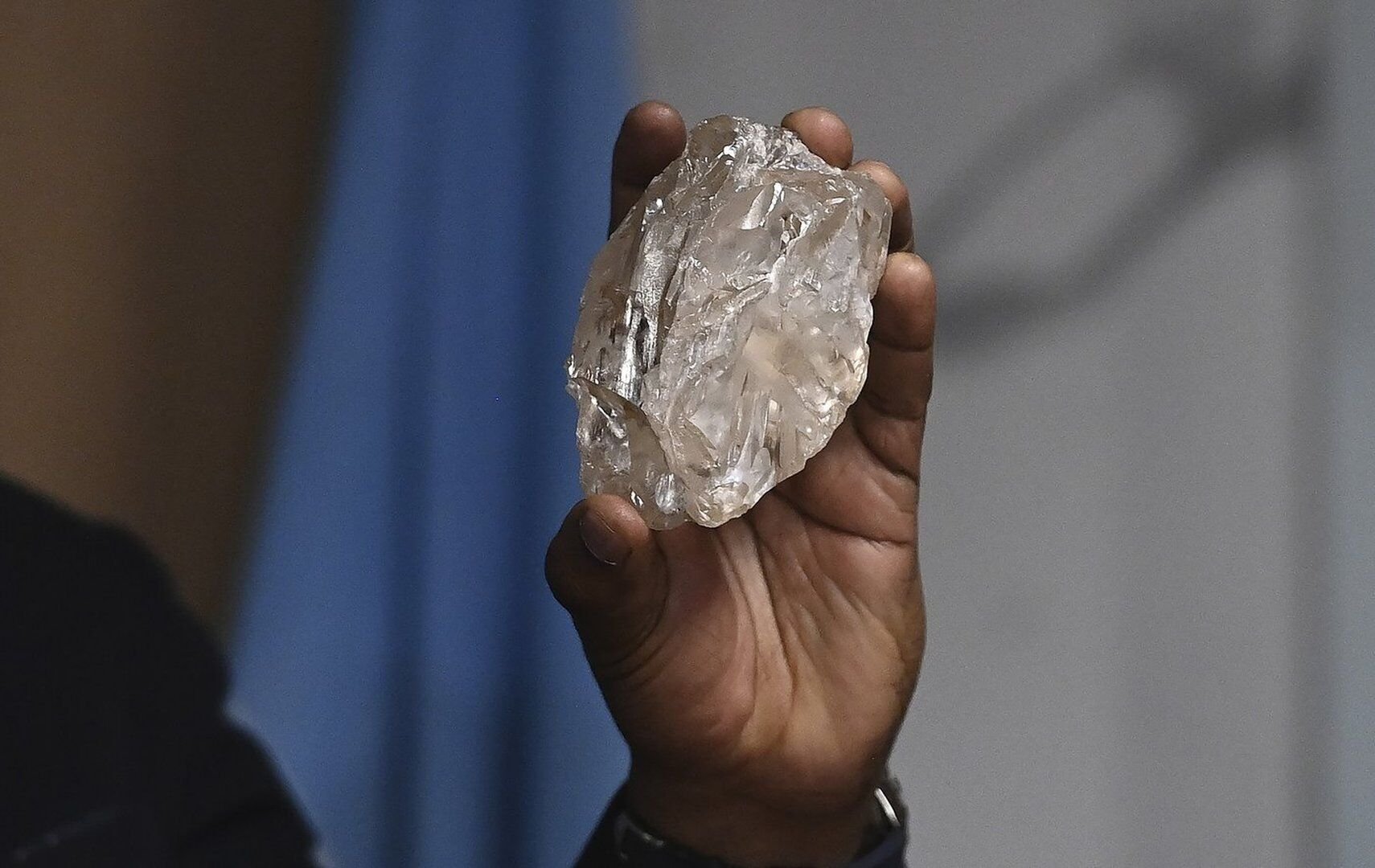 Botswana, the country with the biggest diamonds, gets an improved 10-year deal with miner De Beers