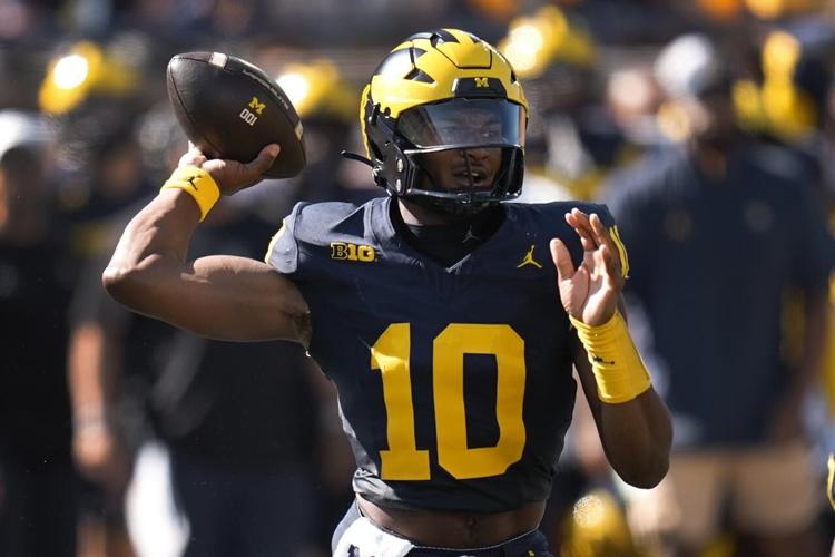 Mullings' 2nd TD with 37 seconds left lifts No. 18 Michigan to 27-24 ...