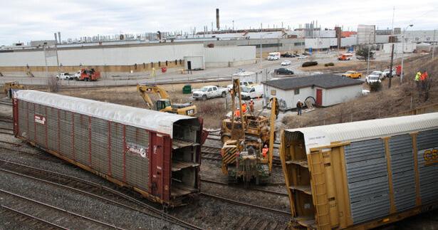 Freight train derails in Oshawa, no serious damage