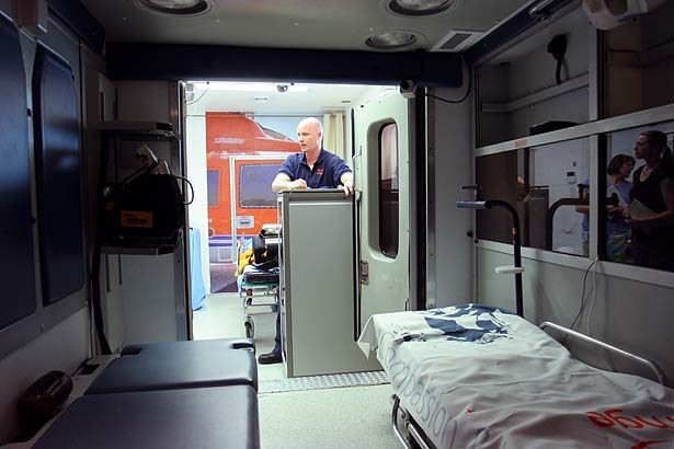 How robots teach flight paramedics to save lives