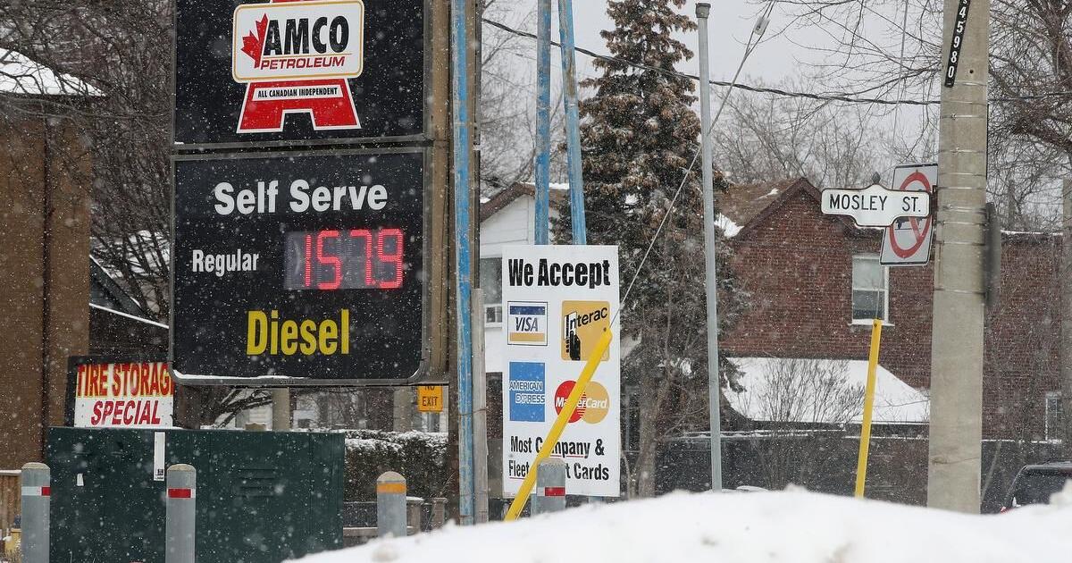 Gas prices soar in Ont., NDP tables regulation