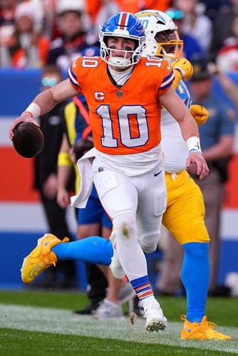 Broncos secure AFC's top playoff seed with 19-3 win over Chargers