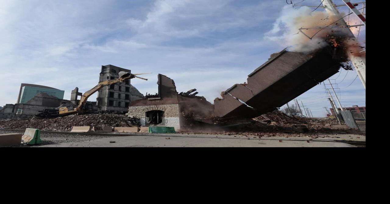 St. Louis wrecking crew knocks wall into transmission tower during ...