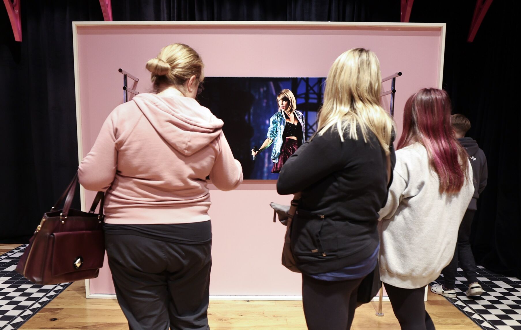 Taylor Swift in Toronto: A decade of Swiftie photos on display by local ...