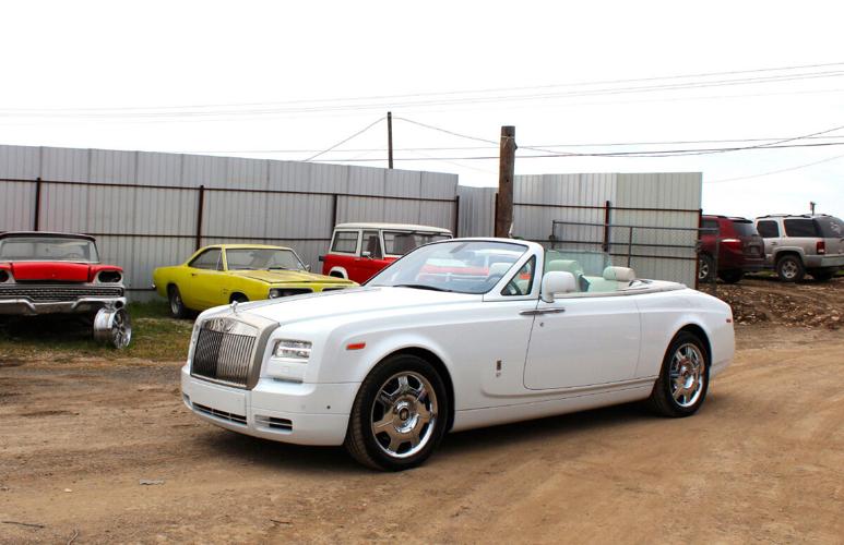 Some good ol’ boys are stunned to see a Rolls-Royce convertible pull ...