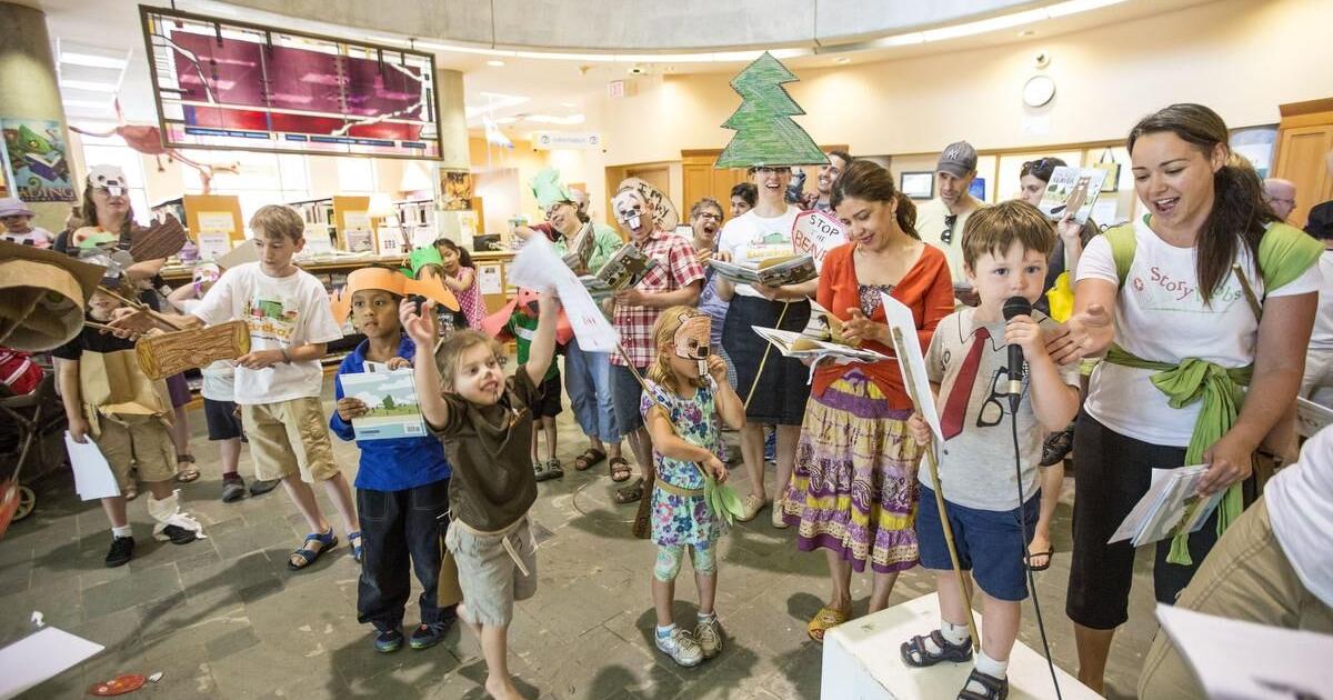Expanding Toronto library hours a vote getter