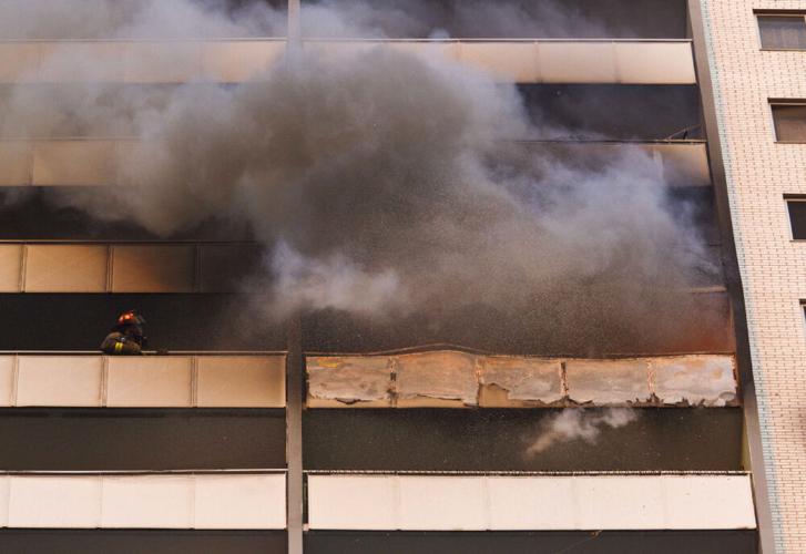 Highrise blaze strands 1,200 people