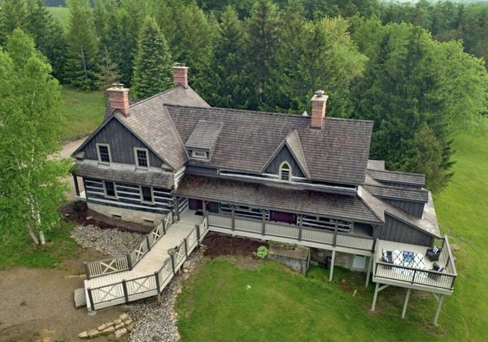 In Erin, Ont., log cabins make roomy home for outdoor folk