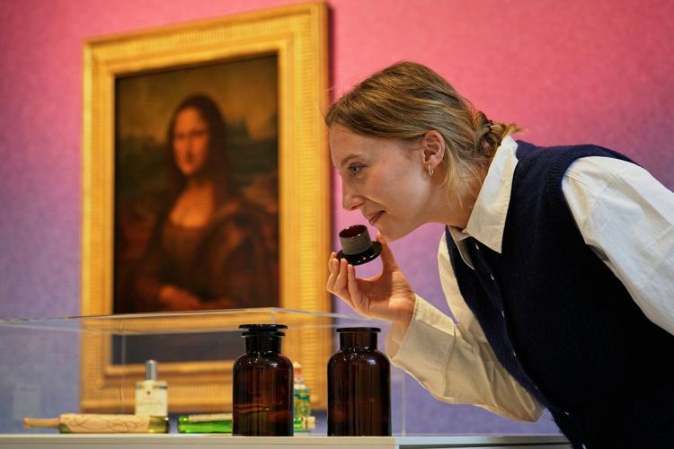 German scents exhibition combines 1,000 years of fragrances with art ...