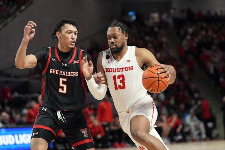 Shead scores career-high 29, No. 5 Houston snaps 2-game skid with 77-54 ...