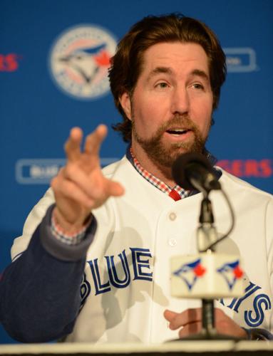 New Blue Jays hurler R.A. Dickey a genuine baseball renaissance man: Kelly