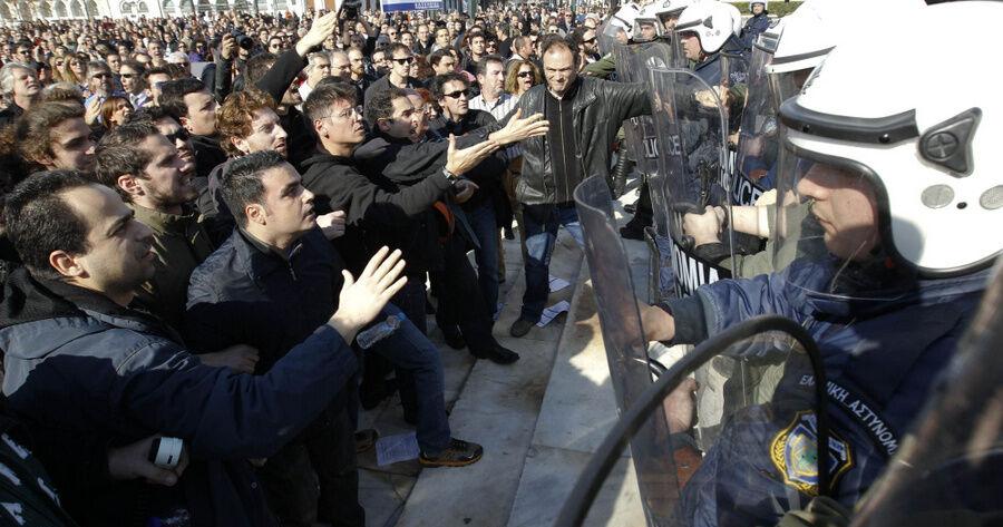 Greek recession deepens, future bleak