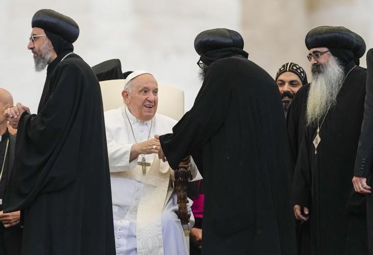 Catholic, Coptic Orthodox popes offer joint Vatican blessing