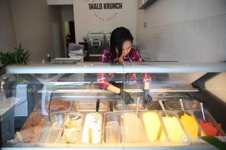 iHalo Krunch mixes charcoal and ice cream for a buzz-worthy dessert