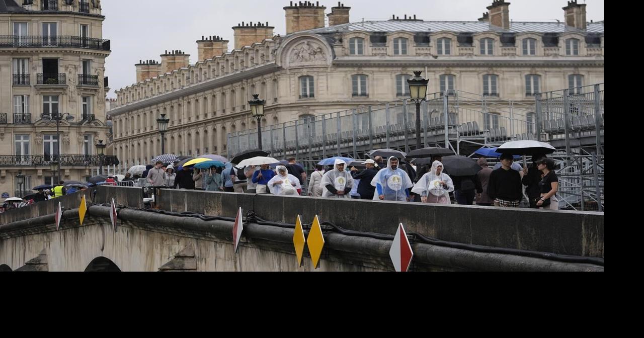 Paris barricades start to come down after opening ceremony on the Seine ...