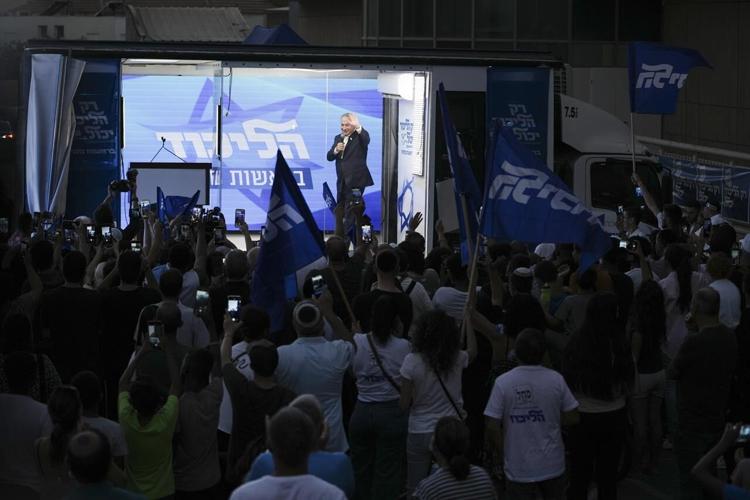 Israel’s Netanyahu campaigns aboard bulletproof ‘Bibibus’