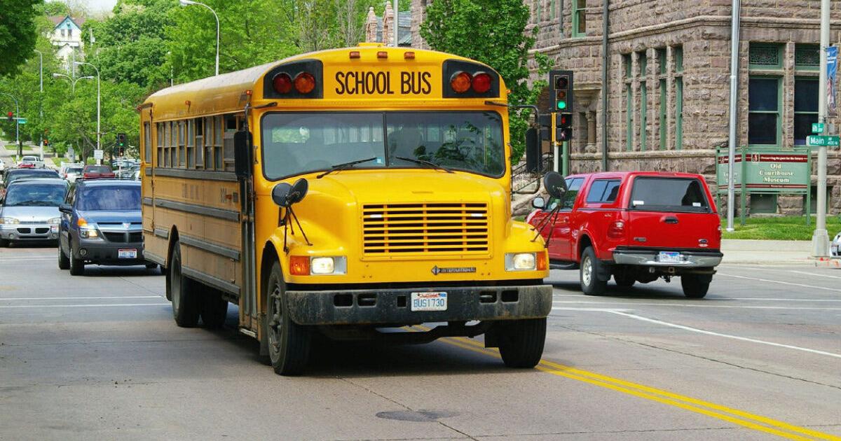 Auto Know: Bud driver was correct in activating red lights