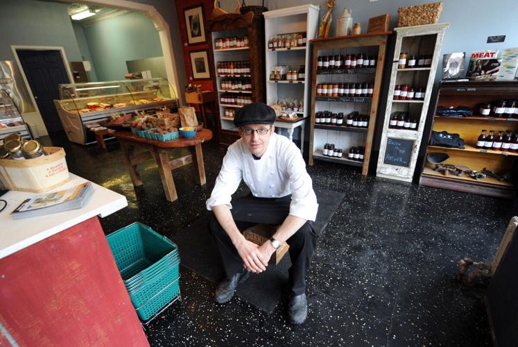 Roast leg of lamb with garlic & mint: Recipe